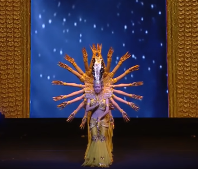 20 Dancers Perform Mesmerizing Thousand Hands Dance