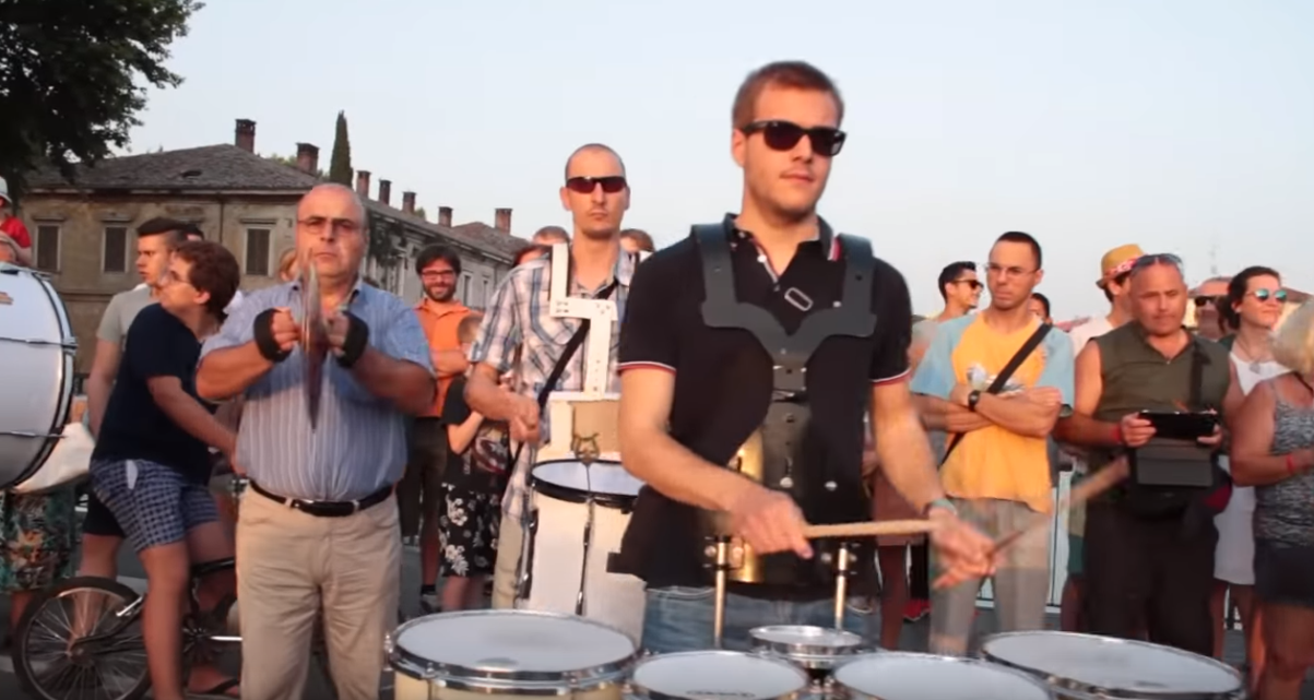 Six bands surprised the crowd with show-stopping flash mob in Verona, Italy