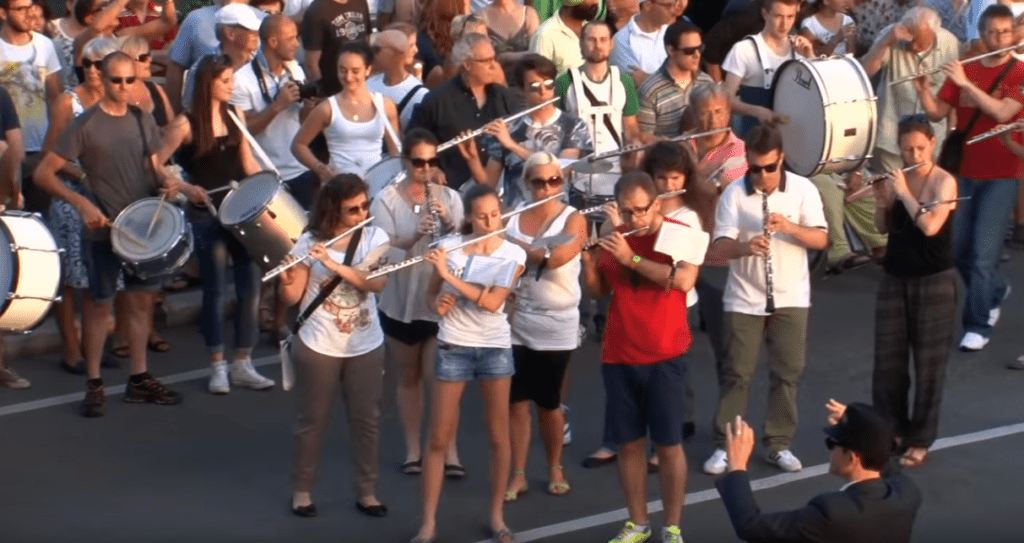 Six bands surprised the crowd with show-stopping flash mob in Verona, Italy