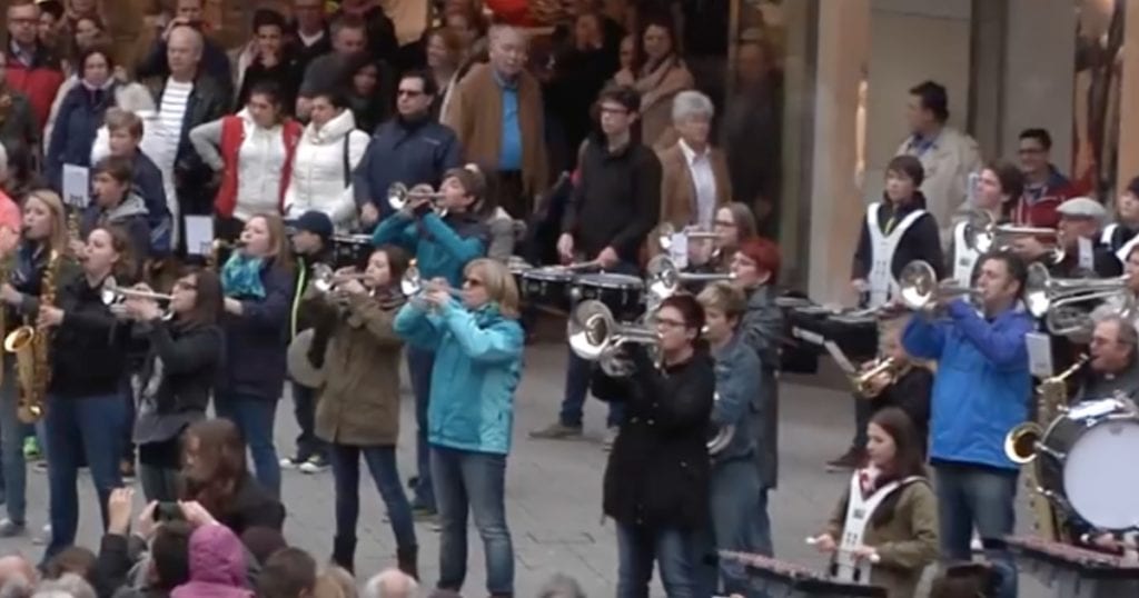 Surprise band of musicians pour into town center for epic ‘Party Rock ...