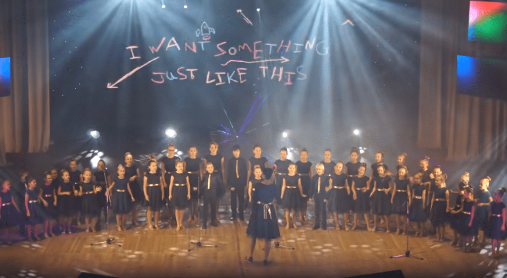 Children’s choir channels Coldplay for stunning performance