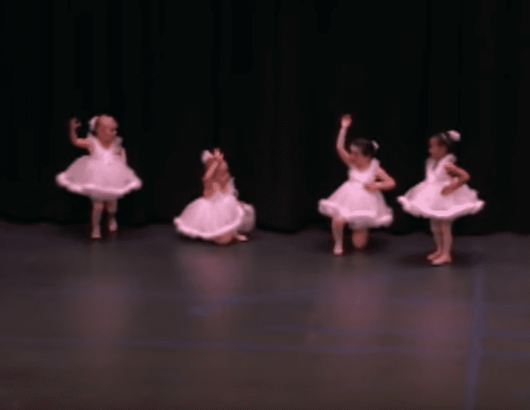Tiny dancers hilariously improvise recital moves when they forget what ...