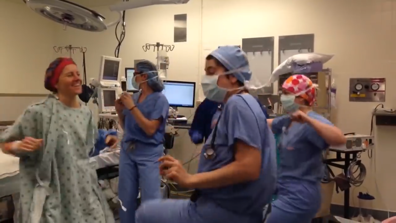 Doctor with cancer lifts the world’s spirits dancing to Beyoncé before ...