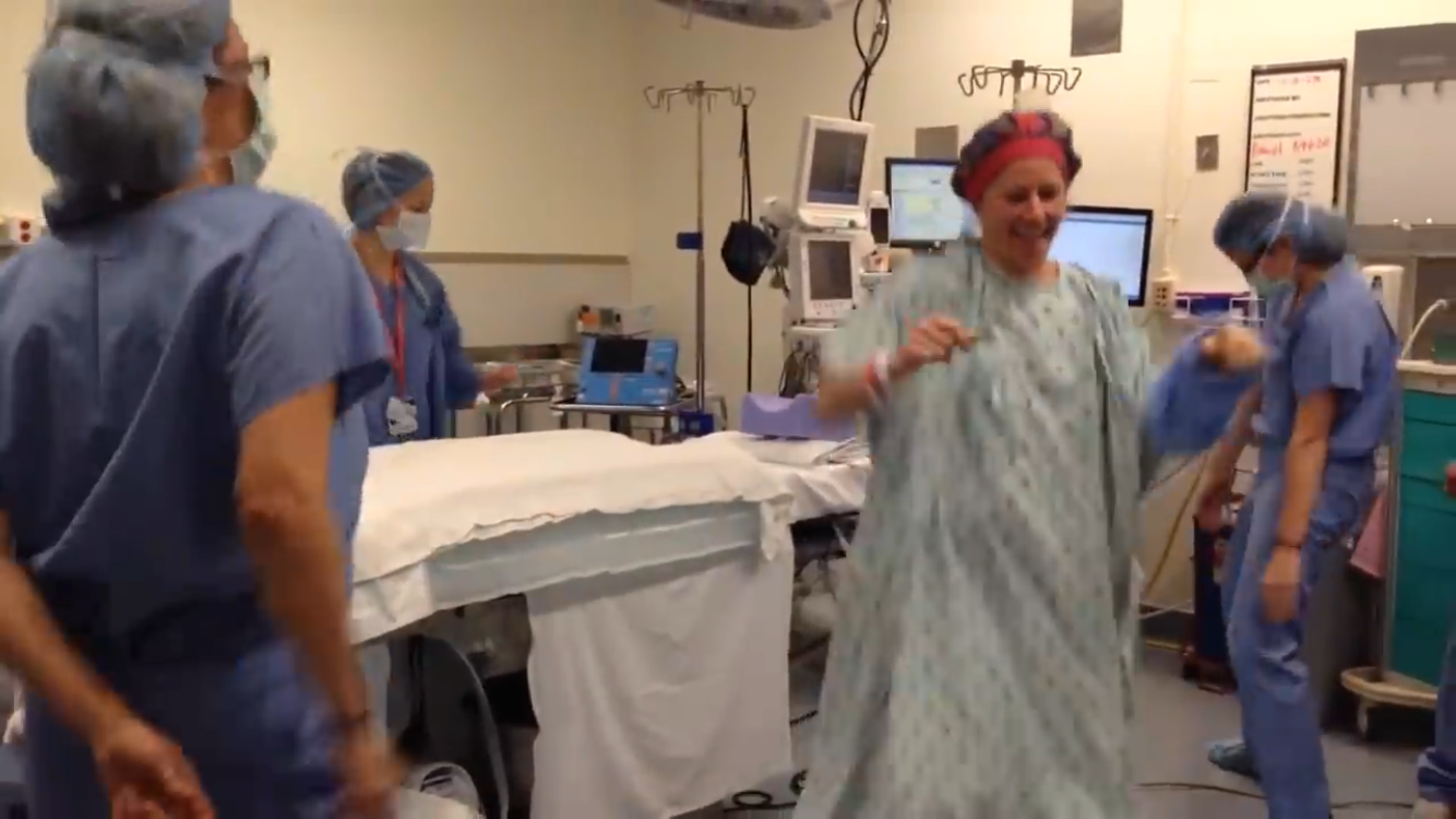 Doctor with cancer lifts the world’s spirits dancing to Beyoncé before ...