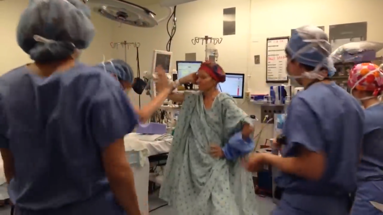 Doctor with cancer lifts the world’s spirits dancing to Beyoncé before ...