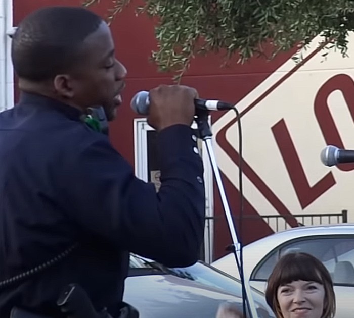 Dallas policeman surprises crowd at local festival with his incredible ...