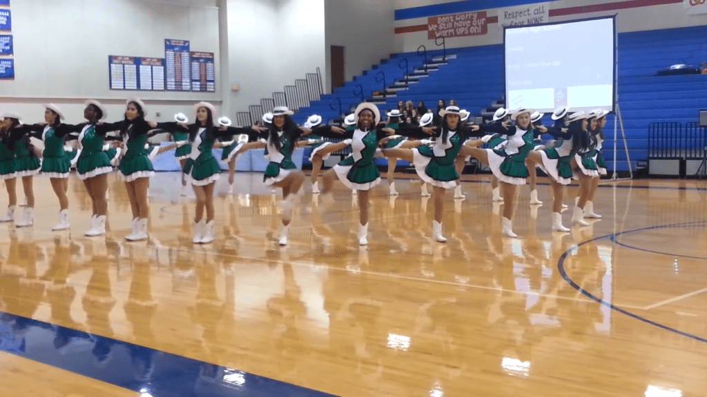 Cheerleaders take over gym floor with epic high-kick routine