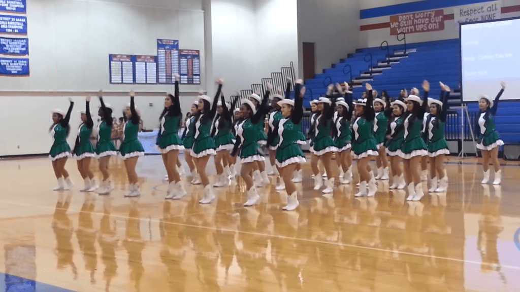 Cheerleaders take over gym floor with epic high-kick routine