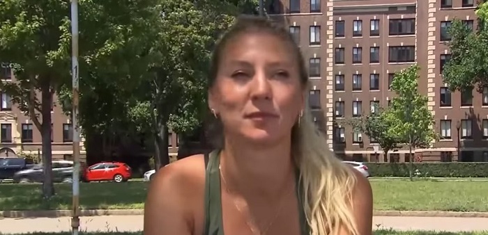 Mom of two shows man he picked the wrong woman to flash by taking swift ...