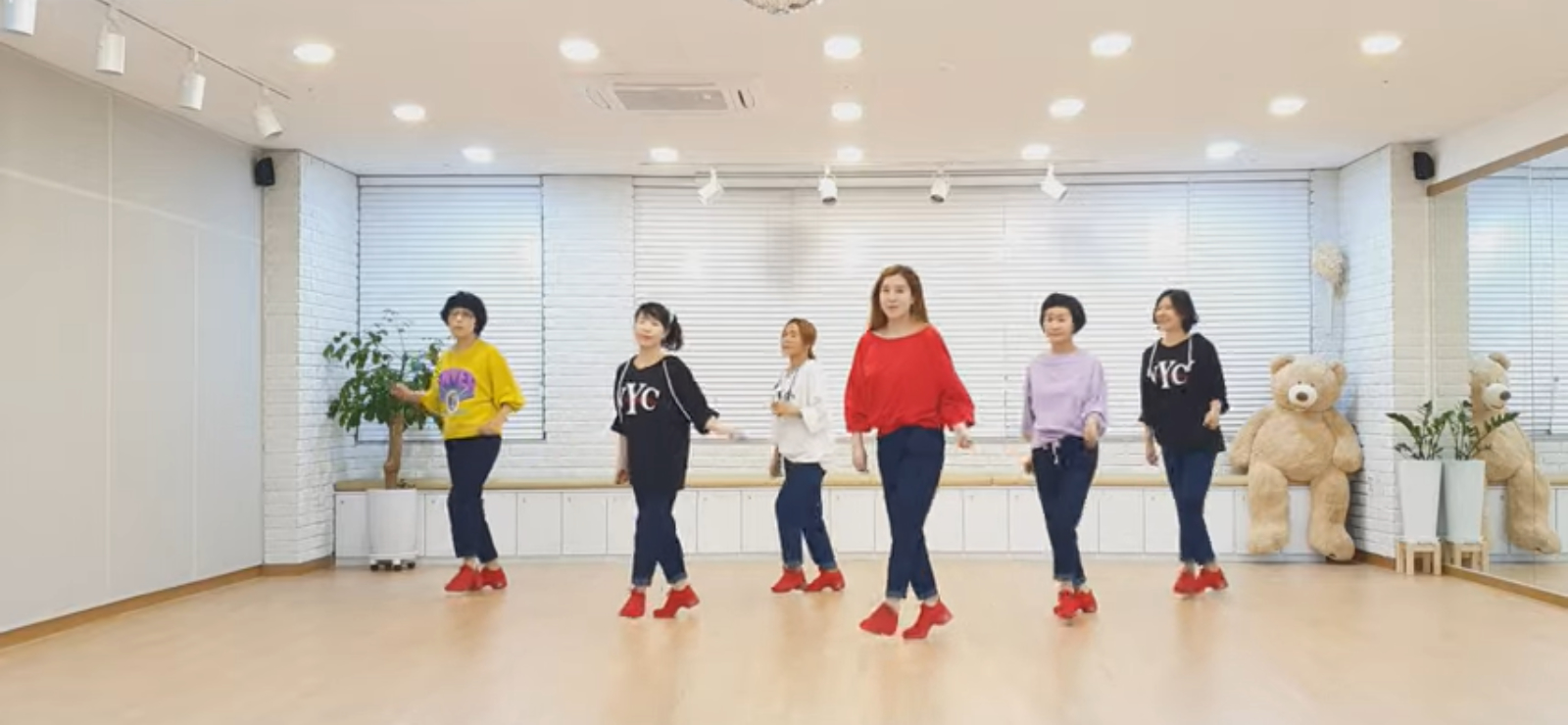 Line dancers light up dance floor with country moves to ‘When You Smile’