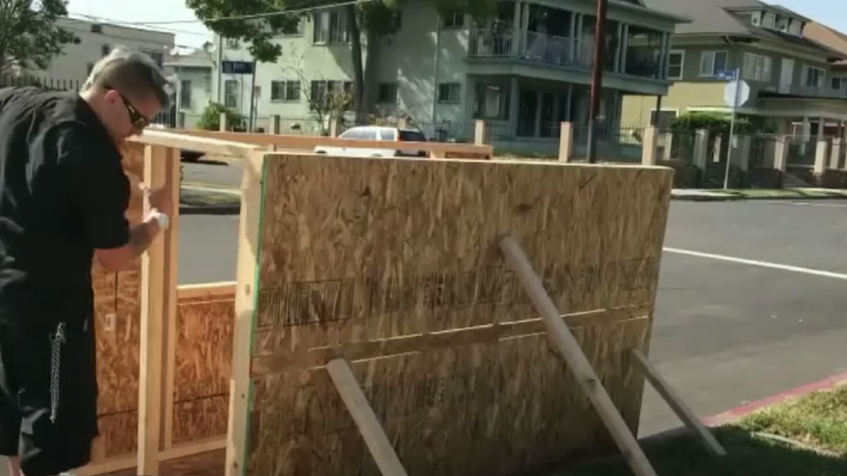 Man builds a tiny home for homeless woman sleeping outside his house