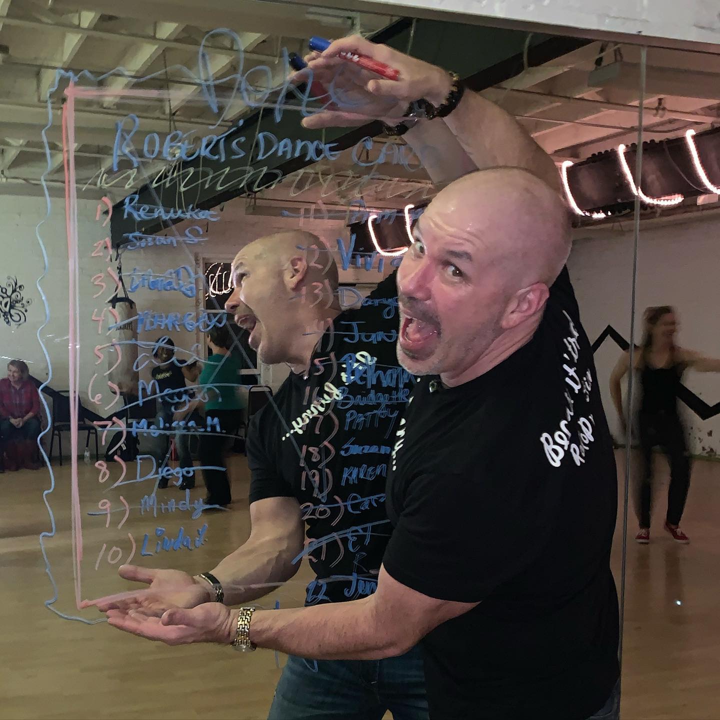 Announcer Has Guests Laughing Before Couple’s Swing Dance