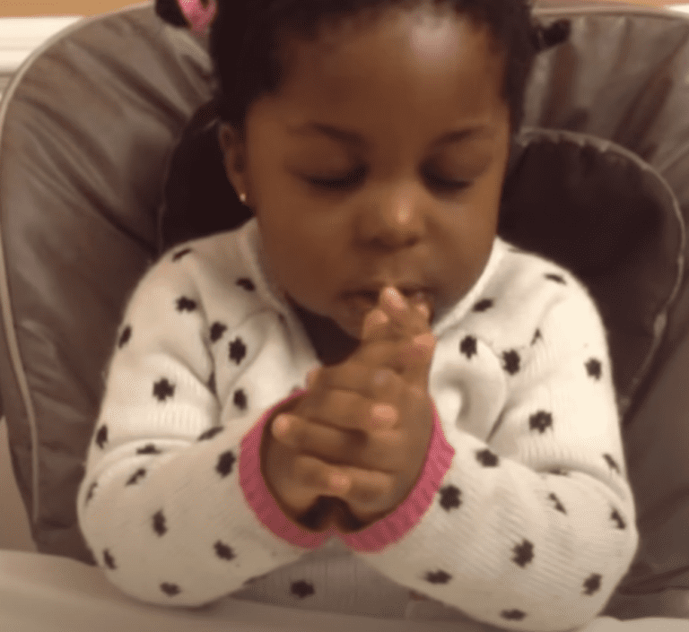 Little Girl Melts Hearts With Adorable Prayer