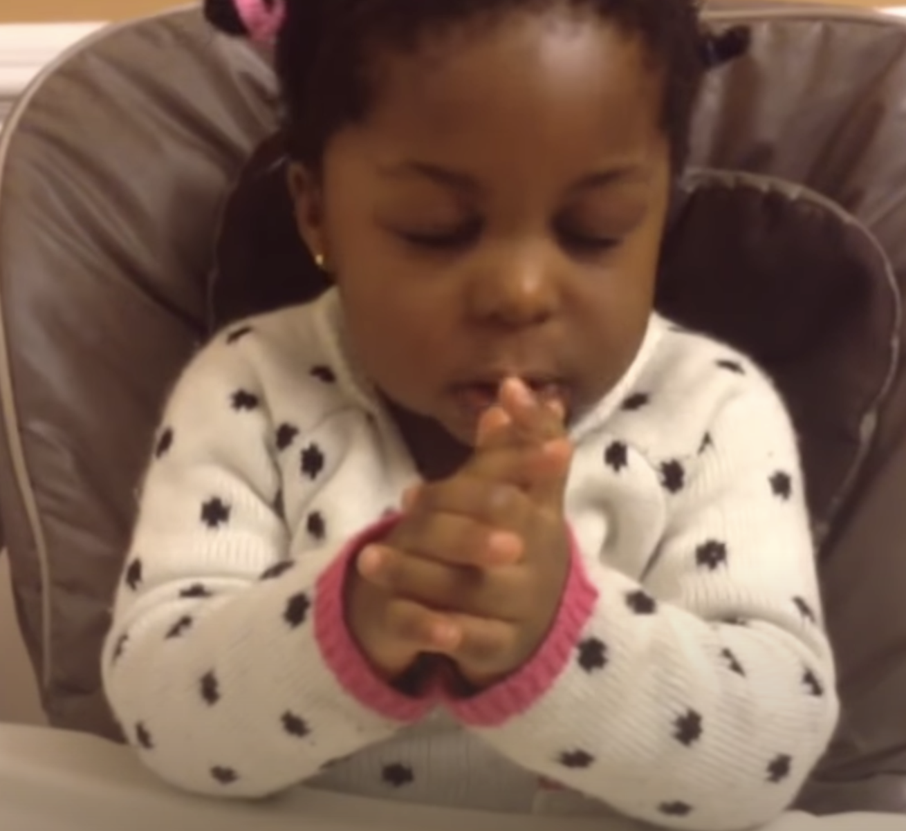 Little Girl Melts Hearts With Adorable Prayer