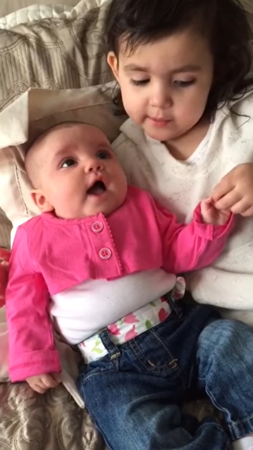 Big sister stops baby from crying when she sings sweetest ‘You Are My ...