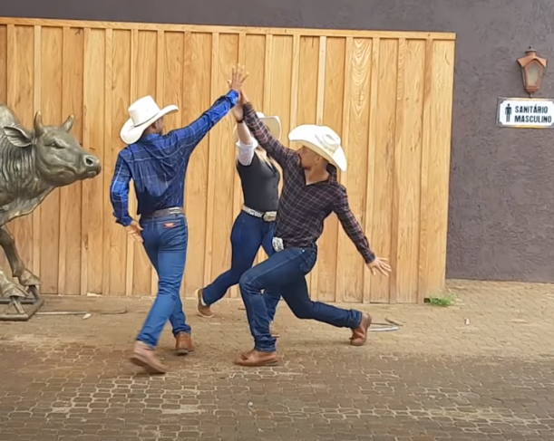 Brazilian line dancers show us how to country dance