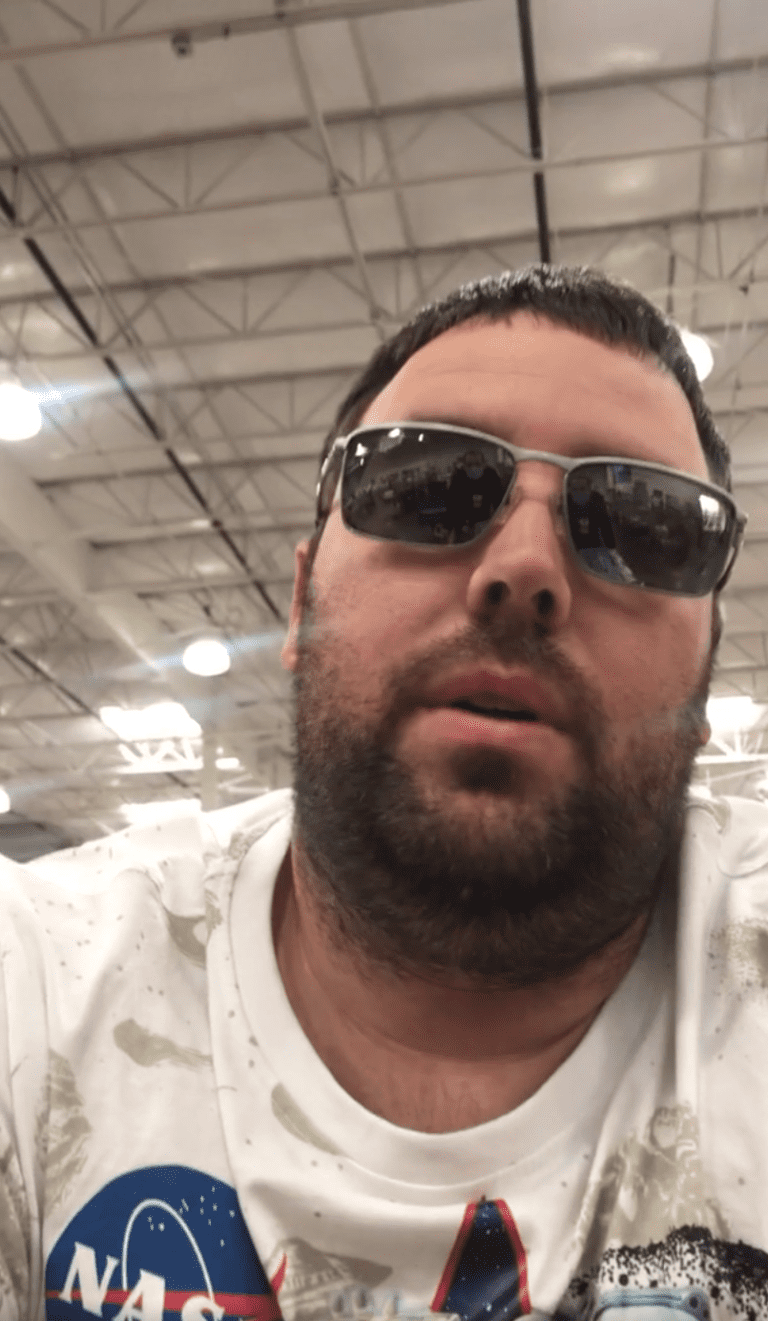 Man without a mask films Costco employee kicking him out and the ...