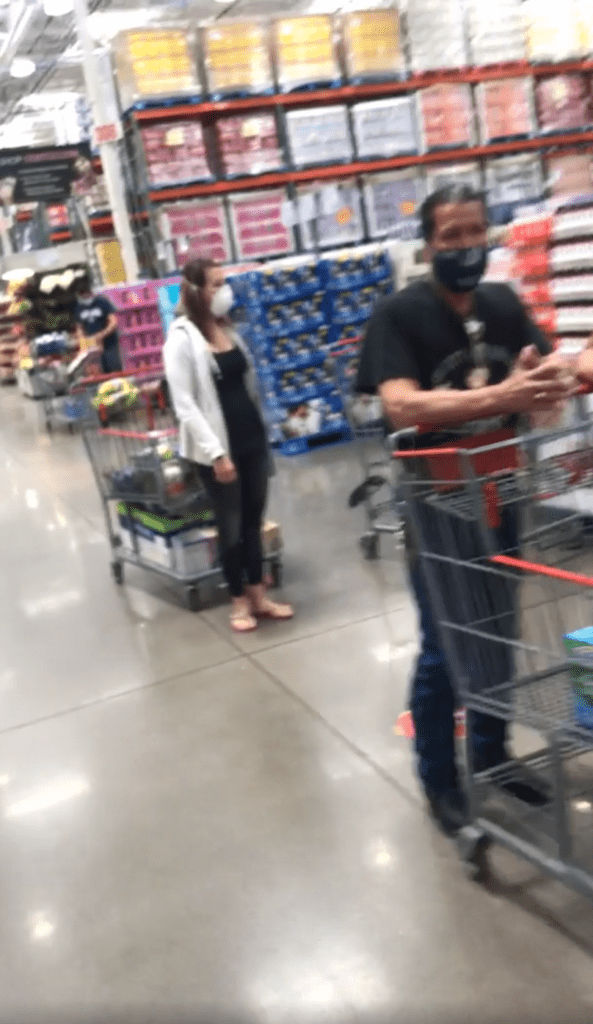 Man without a mask films Costco employee kicking him out and the ...
