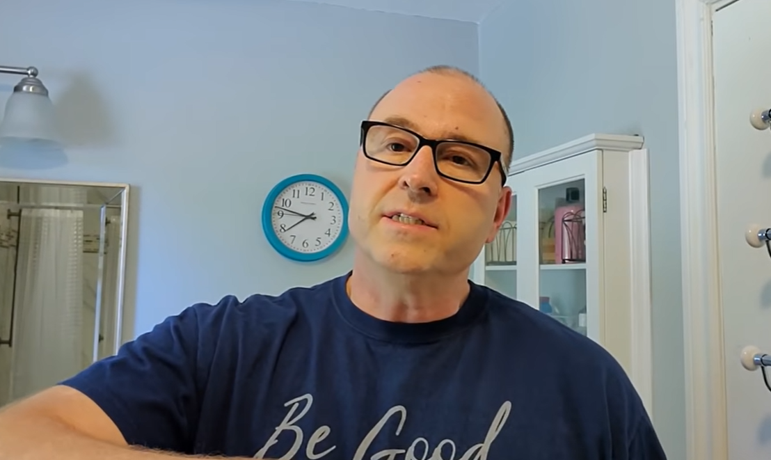 Man who grew up without a dad starts making videos for fatherless ...