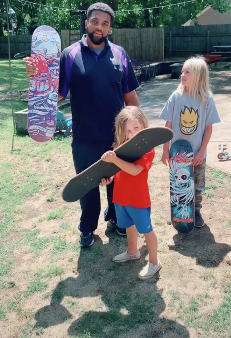 FedEx driver brings 6-year-old’s dreams with hero Tony Hawk gift exchange