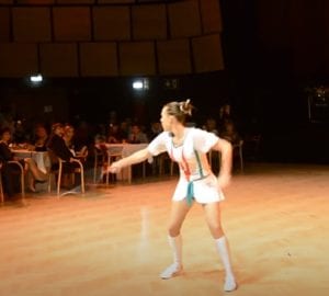 Woman’s incredible fast-footed jump rope tricks earns her ‘world’s best ...