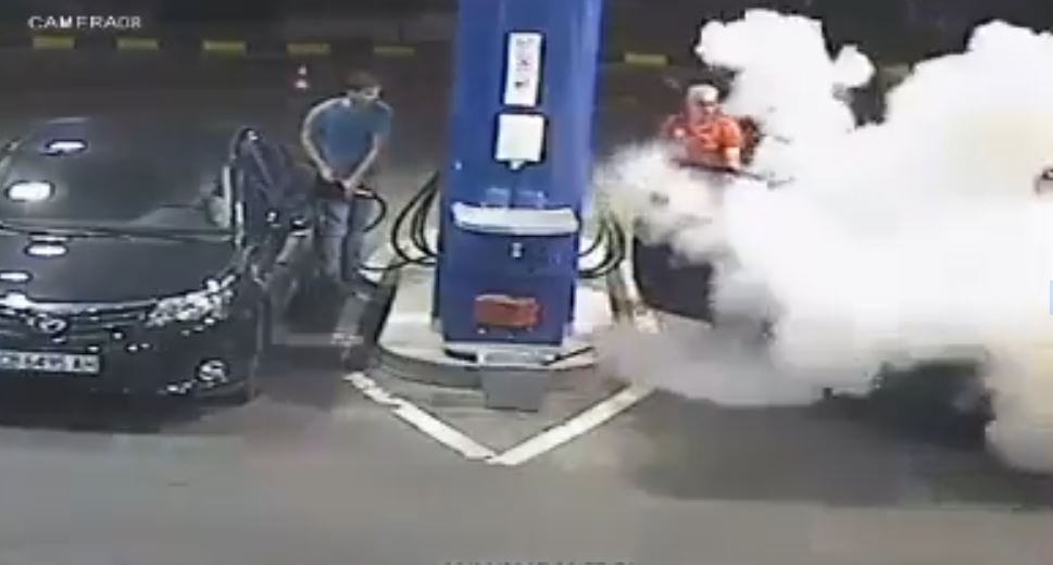 Man at gas station teaches a lesson to guy refusing to put out cigarette