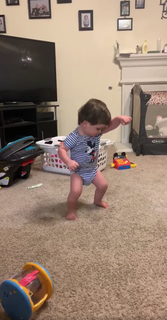Baby accepts dance challenge 1 week after learning to walk