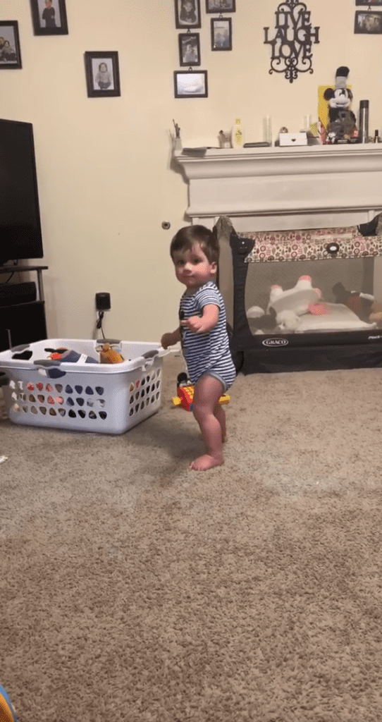 Baby accepts dance challenge 1 week after learning to walk