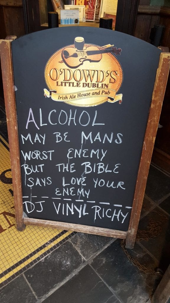 40 seriously funny pub signs that encouraged us to grab a drink