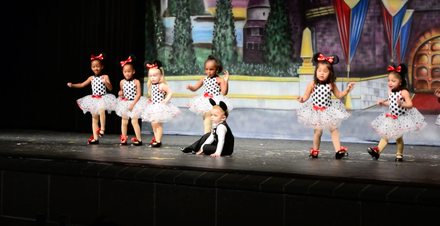 Tiny featured dancer steals the show in seconds of recital