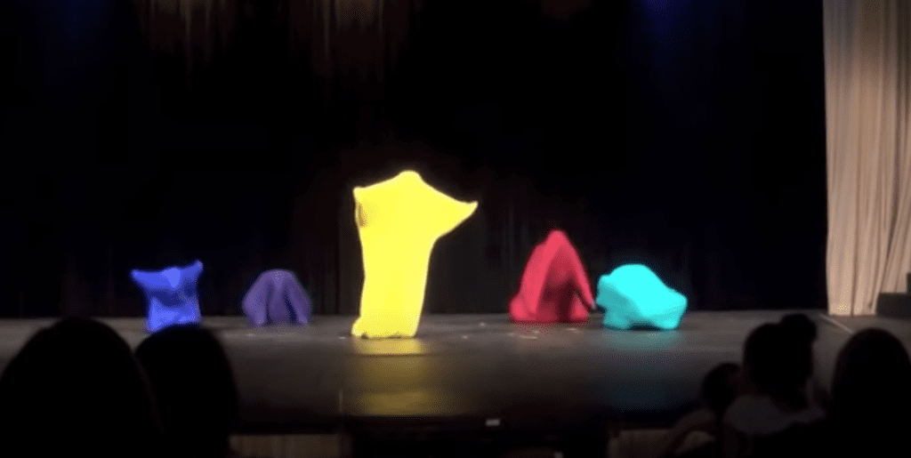 Students perform hilarious routine at school talent show