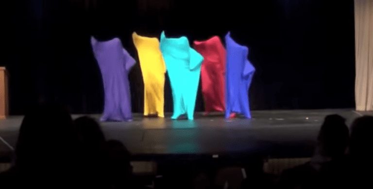 Students perform hilarious routine at school talent show