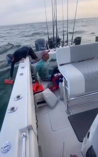 Two men owe their life to a cooler after boat sinks in the middle of ...