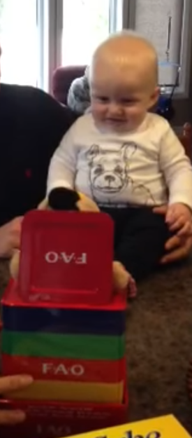 Baby lets out deep belly laugh when jack in the box ‘pops’