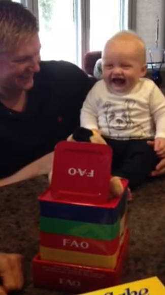 Baby lets out deep belly laugh when jack in the box ‘pops’