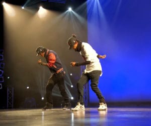 Twin dancers take unexpected Michael Jackson song choice to new levels