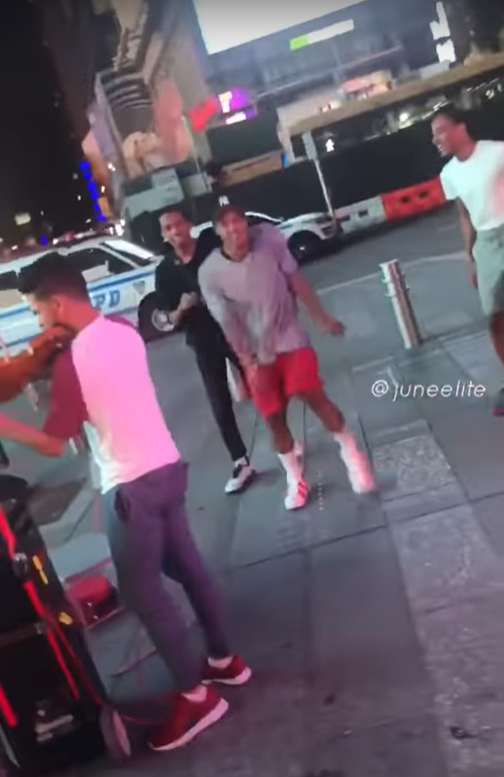 Dancers hear violinist playing and break out slickest moves