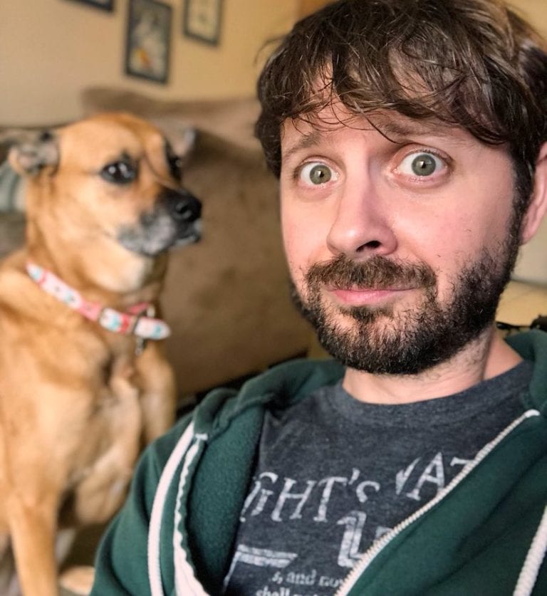 35 Photos That Get Really Funny When You Zoom In