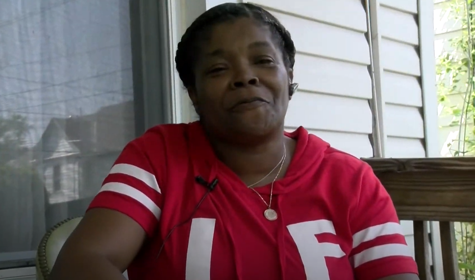 Three sisters go into labor on the same day with the same doctor ...