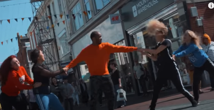Dancers pull off epic '80s-themed flash-mob in a seaside town