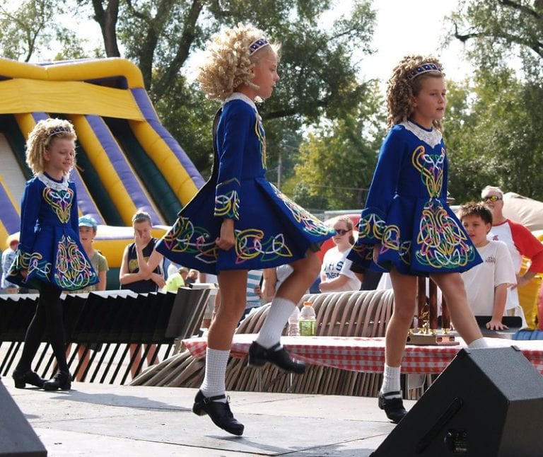 2-year-old shows off her fantastic traditional Irish dancing skills