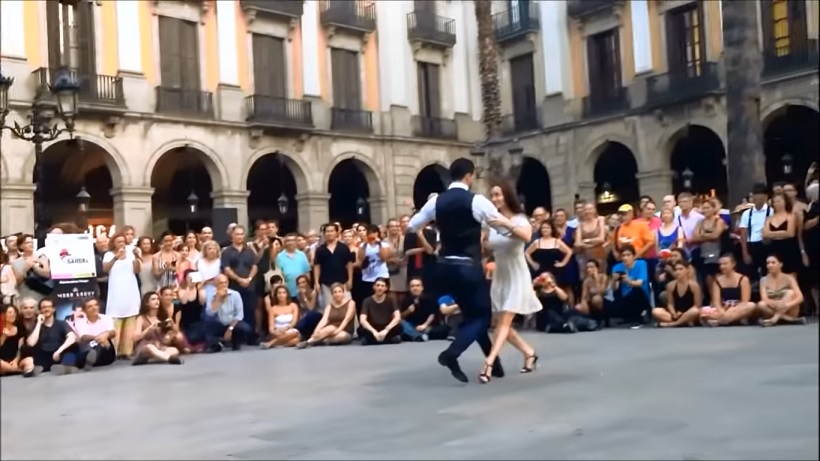Couple wows the crowd with sensual tango routine