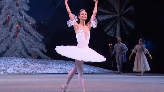 “Sugar Plum Fairy” performance by Russian ballerina wows the audience
