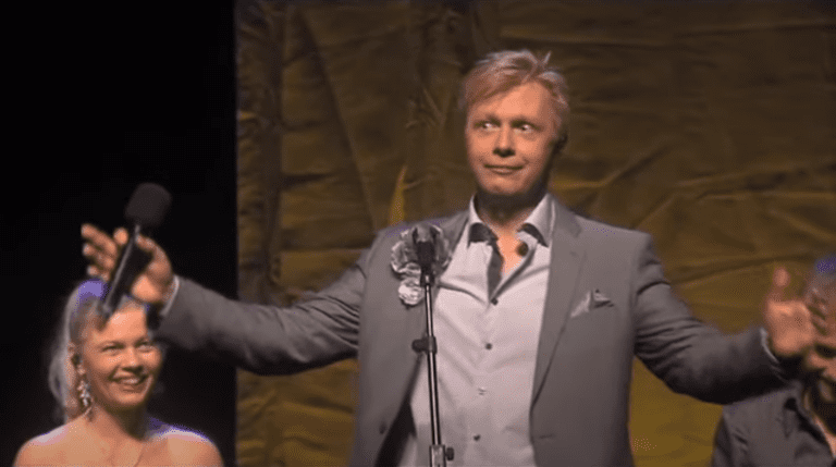 Swedish singer steals the show in seconds of first note a cappella