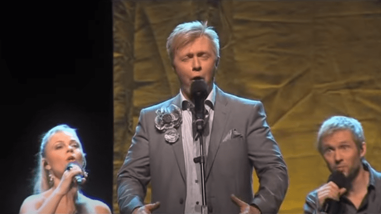 Swedish singer steals the show in seconds of first note a cappella