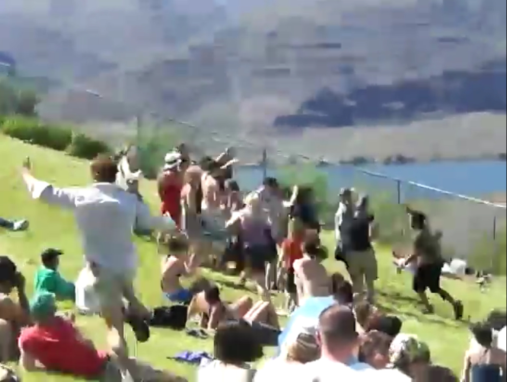 Man’s contagious enthusiasm starts dance party with entire crowd