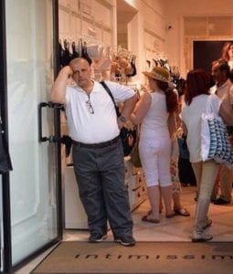 65 Funny Men Who Are Beyond Miserable While Shopping