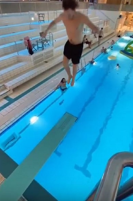 Man pulls off heart-racing 2-driving board trick