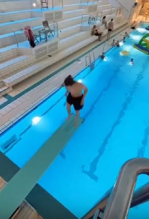 Man pulls off heart-racing 2-driving board trick