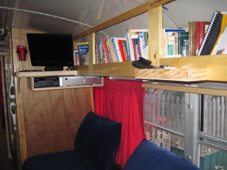 Family of 9 lives in converted school bus – take a tour to see how it ...